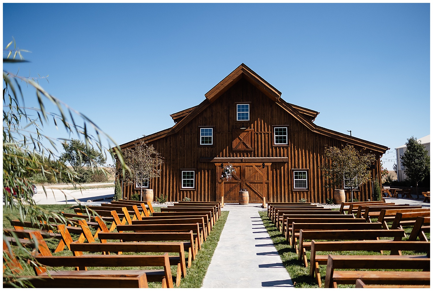 Wedding at Heartland Country Barn - Caitlyn Cloud Photography